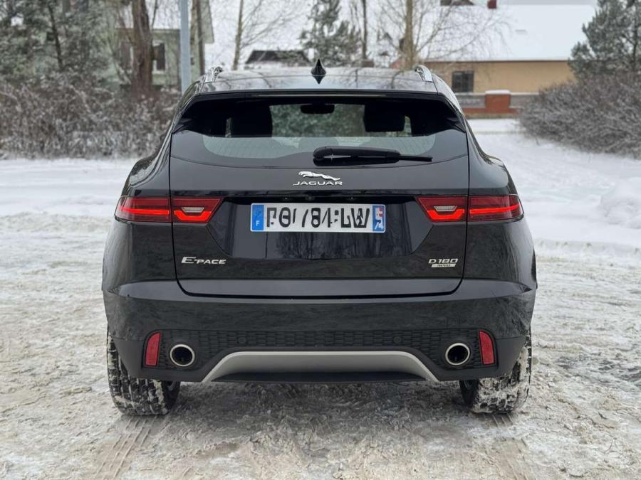 Black Jaguar E-Pace 2018 in Taurage, with an engine capacity of 2.00 L and mileage of 163 thousand km for 14800 €, photo 5 on AUTOMOTO.COM.LV