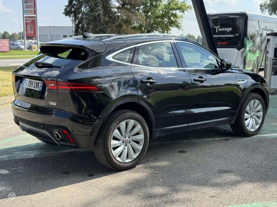 Black Jaguar E-Pace 2018 in Taurage, with an engine capacity of 2.00 L and mileage of 163 thousand km for 12800 €, photo 7 on AUTOMOTO.COM.LV