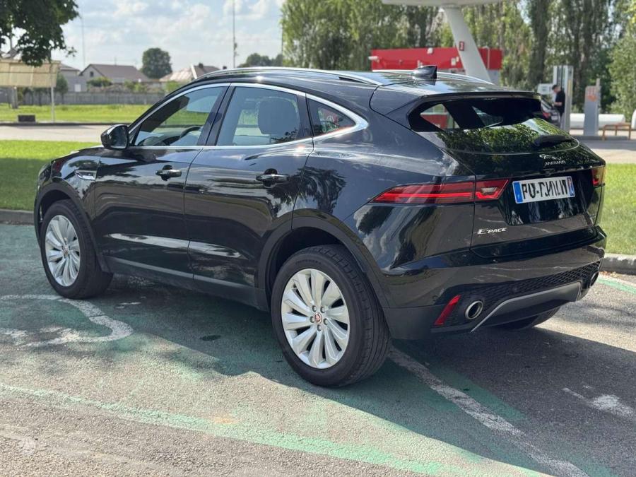 Black Jaguar E-Pace 2018 in Taurage, with an engine capacity of 2.00 L and mileage of 163 thousand km for 12800 €, photo 9 on AUTOMOTO.COM.LV
