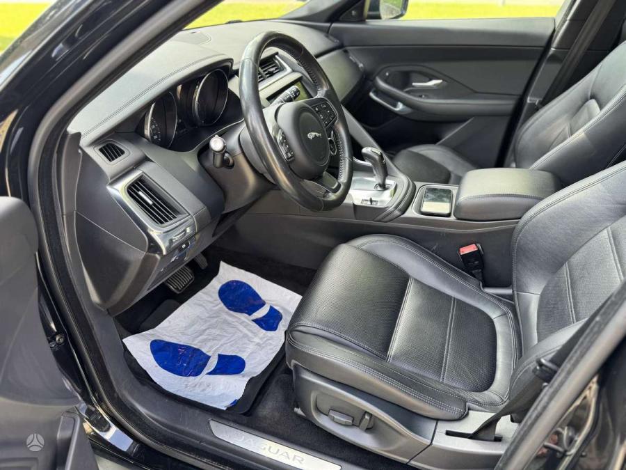 Black Jaguar E-Pace 2018 in Taurage, with an engine capacity of 2.00 L and mileage of 163 thousand km for 12800 €, photo 10 on AUTOMOTO.COM.LV