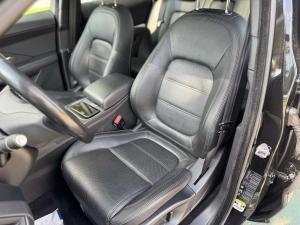 Black Jaguar E-Pace 2018 in Taurage, with an engine capacity of 2.00 L and mileage of 163 thousand km for 12800 €, photo 11 on AUTOMOTO.COM.LV