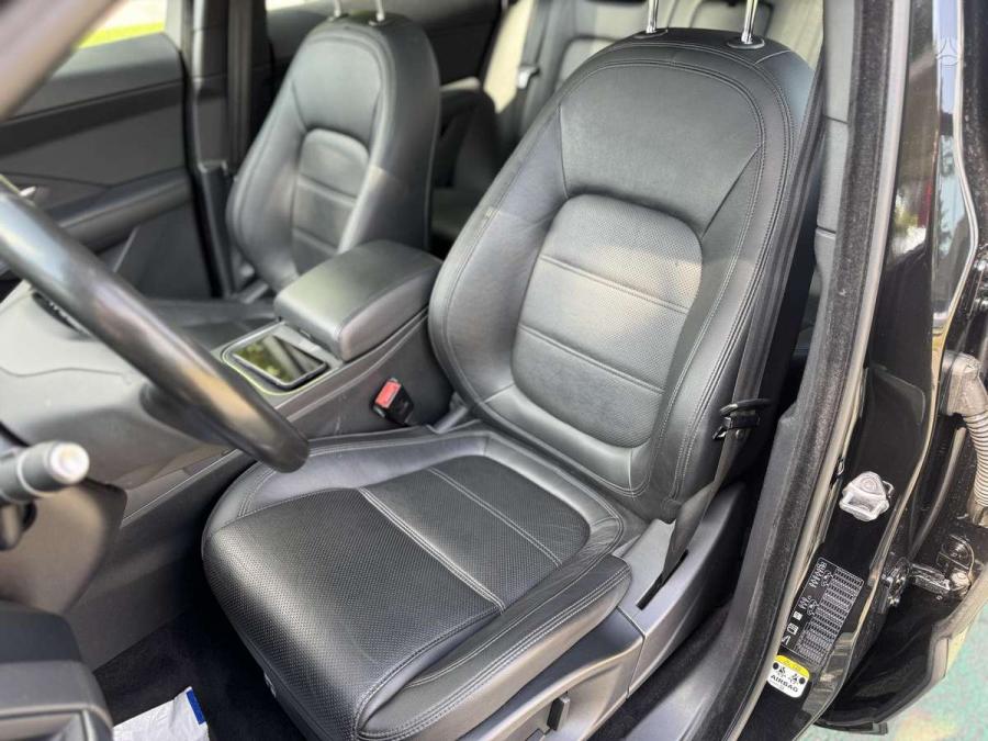 Black Jaguar E-Pace 2018 in Taurage, with an engine capacity of 2.00 L and mileage of 163 thousand km for 12800 €, photo 11 on AUTOMOTO.COM.LV