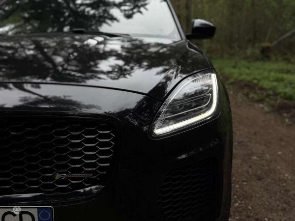 Melns Jaguar E-Pace 2018 Tauragė, ar dzinēja tilpumu 2.00 L un nobraukumu 176 tūkst. km par 12900 €, foto 1 vietnē AUTOMOTO.COM.LV
