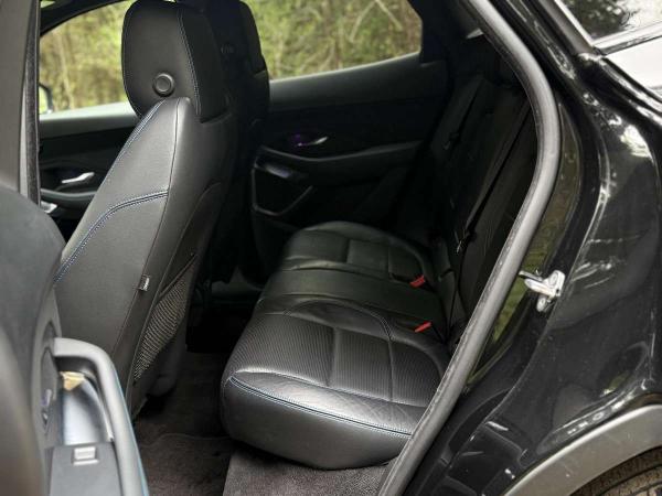 Melns Jaguar E-Pace 2018 Tauragė, ar dzinēja tilpumu 2.00 L un nobraukumu 176 tūkst. km par 12900 €, foto 10 vietnē AUTOMOTO.COM.LV