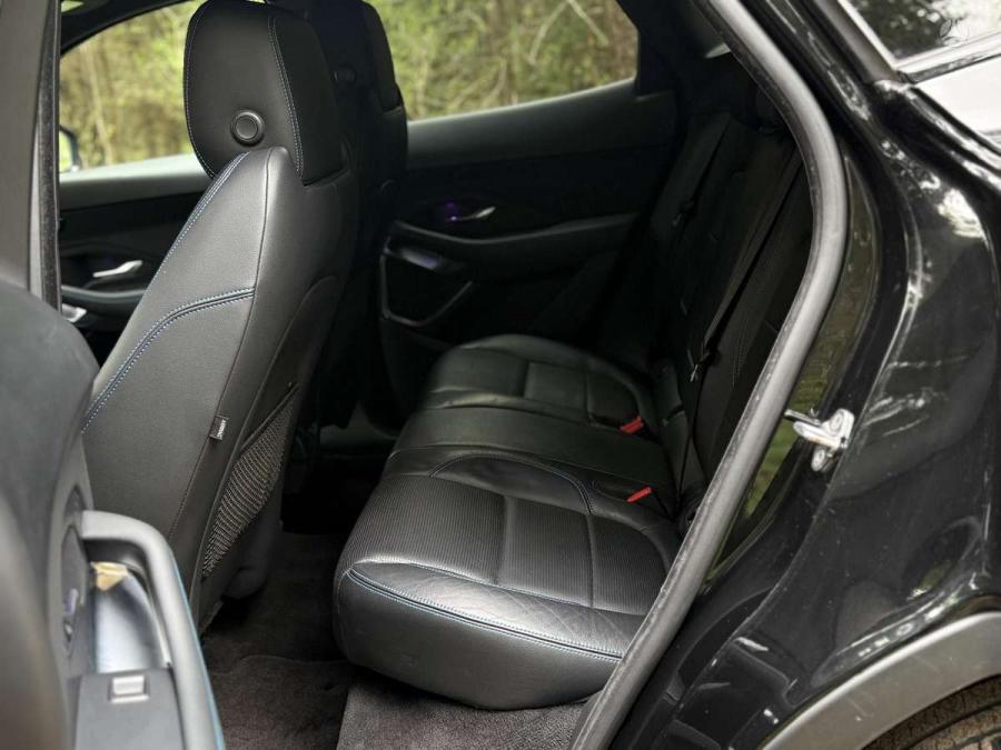 Black Jaguar E-Pace 2018 in Taurage, with an engine capacity of 2.00 L and mileage of 176 thousand km for 12900 €, photo 11 on AUTOMOTO.COM.LV