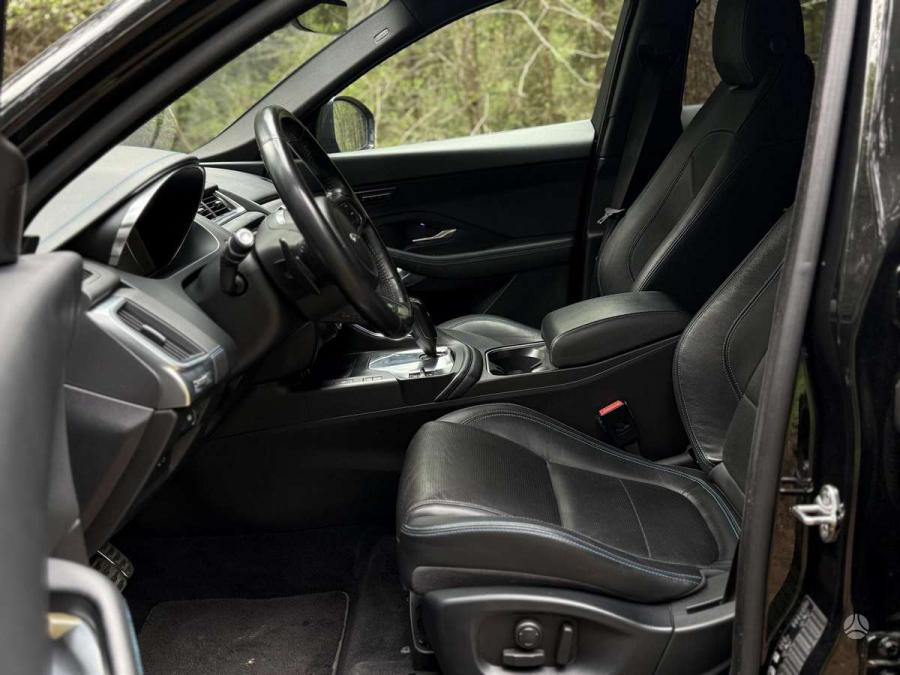 Black Jaguar E-Pace 2018 in Taurage, with an engine capacity of 2.00 L and mileage of 176 thousand km for 12900 €, photo 13 on AUTOMOTO.COM.LV