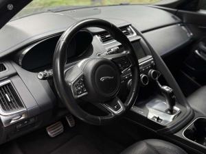 Black Jaguar E-Pace 2018 in Taurage, with an engine capacity of 2.00 L and mileage of 176 thousand km for 12900 €, photo 14 on AUTOMOTO.COM.LV