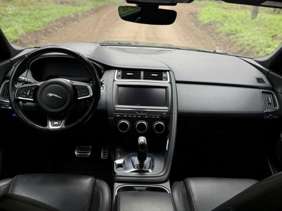 Black Jaguar E-Pace 2018 in Taurage, with an engine capacity of 2.00 L and mileage of 176 thousand km for 12900 €, photo 18 on AUTOMOTO.COM.LV