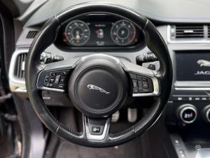 Black Jaguar E-Pace 2018 in Taurage, with an engine capacity of 2.00 L and mileage of 176 thousand km for 12900 €, photo 19 on AUTOMOTO.COM.LV
