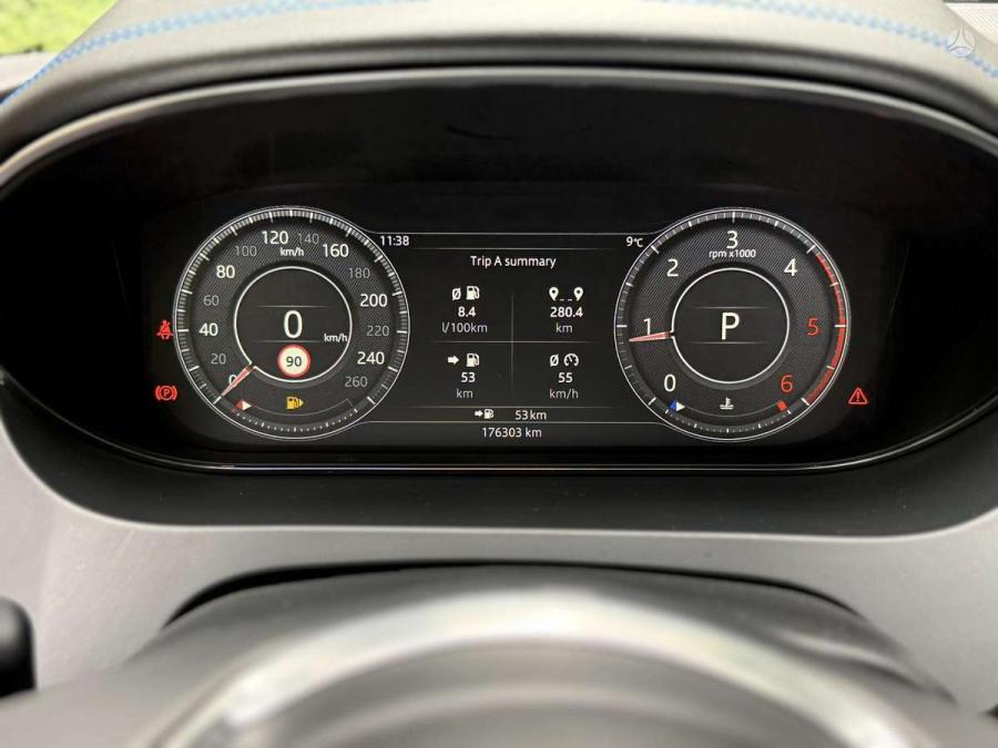 Black Jaguar E-Pace 2018 in Taurage, with an engine capacity of 2.00 L and mileage of 176 thousand km for 12900 €, photo 20 on AUTOMOTO.COM.LV