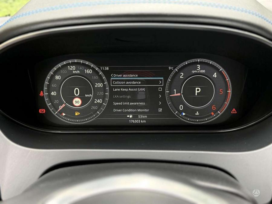 Black Jaguar E-Pace 2018 in Taurage, with an engine capacity of 2.00 L and mileage of 176 thousand km for 12900 €, photo 21 on AUTOMOTO.COM.LV