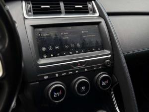 Black Jaguar E-Pace 2018 in Taurage, with an engine capacity of 2.00 L and mileage of 176 thousand km for 12900 €, photo 25 on AUTOMOTO.COM.LV