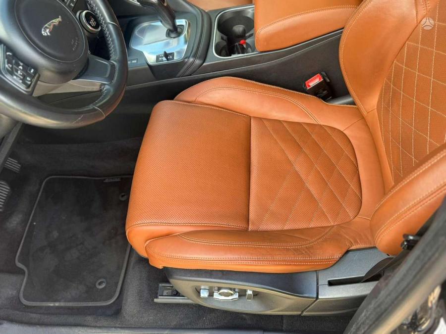 Melns Jaguar E-Pace 2018 Utena, ar dzinēja tilpumu 2.00 L un nobraukumu 153 tūkst. km par 11500 €, foto 13 vietnē AUTOMOTO.COM.LV
