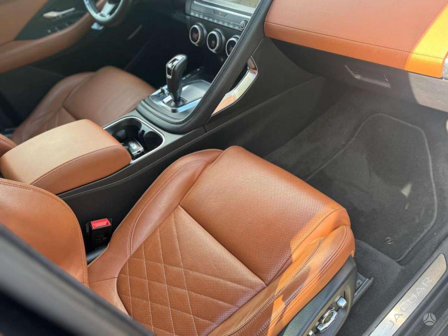 Melns Jaguar E-Pace 2018 Utena, ar dzinēja tilpumu 2.00 L un nobraukumu 153 tūkst. km par 11500 €, foto 17 vietnē AUTOMOTO.COM.LV