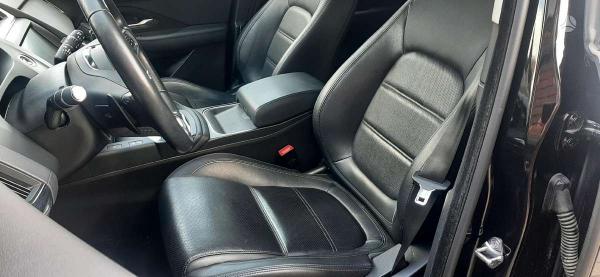 Black Jaguar E-Pace 2019 in Sirvintos, with an engine capacity of 2.00 L and mileage of 90 thousand km for 18200 €, photo 11 on AUTOMOTO.COM.LV