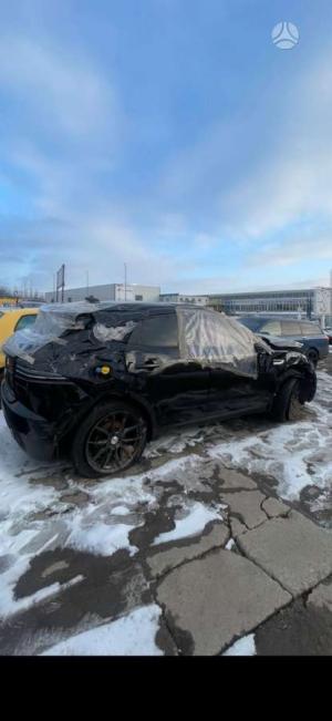 Black Jaguar E-Pace 2019 in Kaunas, with an engine capacity of 2.00 L and mileage of 90 thousand km for 5350 €, photo 4 on AUTOMOTO.COM.LV