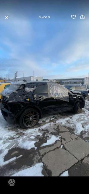 Black Jaguar E-Pace 2019 in Kaunas, with an engine capacity of 2.00 L and mileage of 90 thousand km for 5350 €, photo 9 on AUTOMOTO.COM.LV