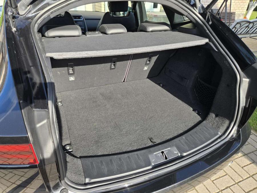Black Jaguar E-Pace 2019 in Ukmerge, with an engine capacity of 2.00 L and mileage of 167 thousand km for 8950 €, photo 16 on AUTOMOTO.COM.LV