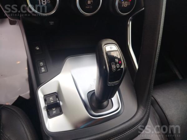 Black Jaguar E-Pace 2019 in Riga, with an engine capacity of 2.00 L and mileage of 209 thousand km for 9900 €, photo 9 on AUTOMOTO.COM.LV