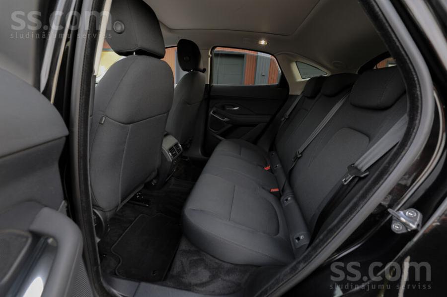 Black Jaguar E-Pace 2019 in Jelgava, with an engine capacity of 2.00 L and mileage of 193 thousand km for 13750 €, photo 10 on AUTOMOTO.COM.LV