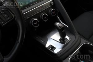 Black Jaguar E-Pace 2019 in Jelgava, with an engine capacity of 2.00 L and mileage of 193 thousand km for 13750 €, photo 21 on AUTOMOTO.COM.LV