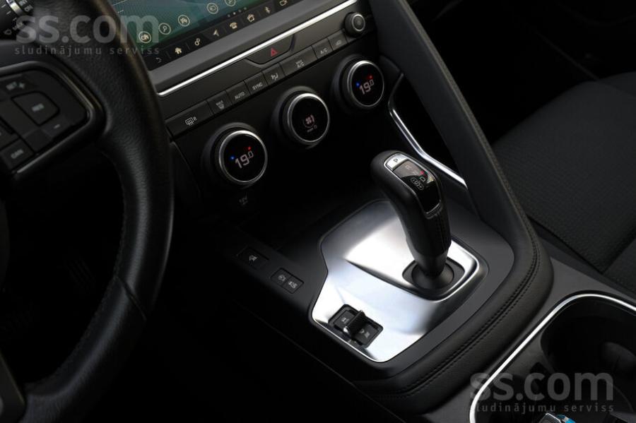 Black Jaguar E-Pace 2019 in Jelgava, with an engine capacity of 2.00 L and mileage of 193 thousand km for 13750 €, photo 21 on AUTOMOTO.COM.LV