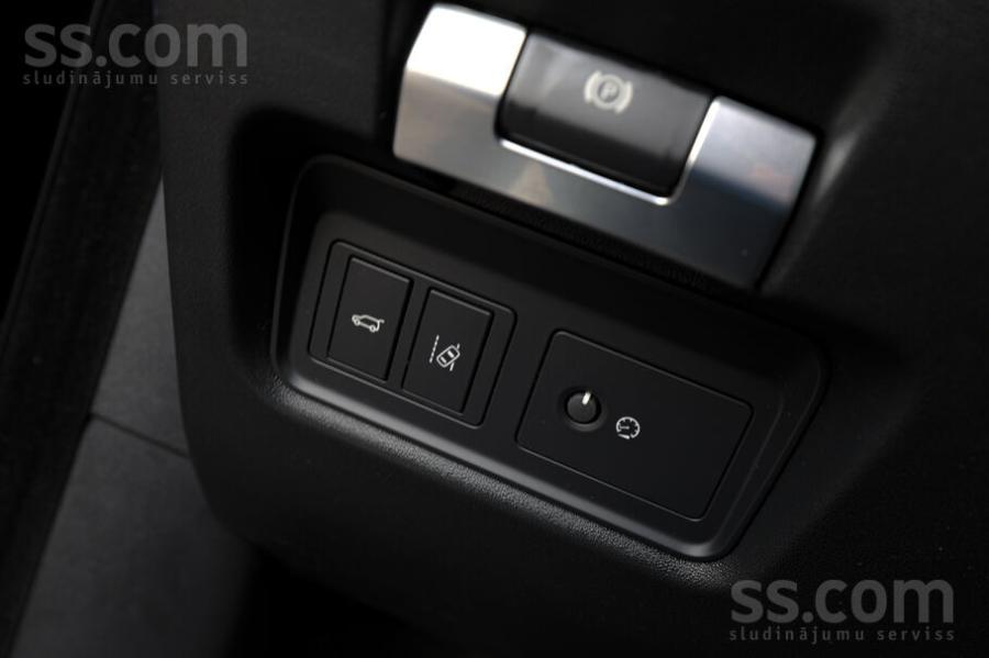 Black Jaguar E-Pace 2019 in Jelgava, with an engine capacity of 2.00 L and mileage of 193 thousand km for 13750 €, photo 25 on AUTOMOTO.COM.LV