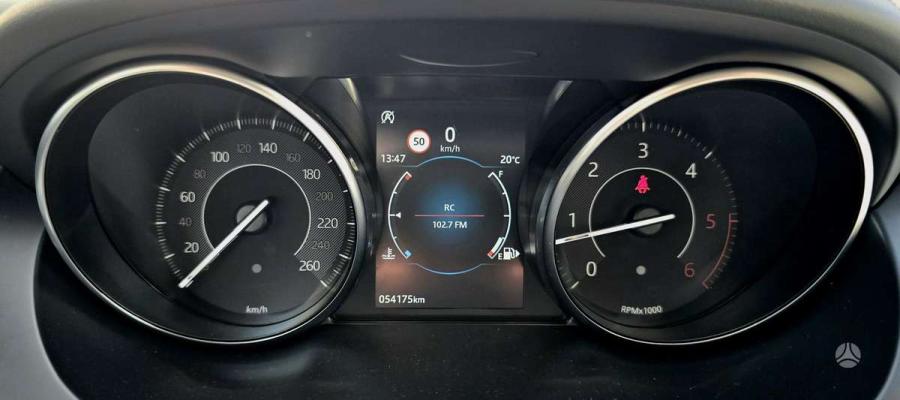 Black Jaguar E-Pace 2019 in Taurage, with an engine capacity of 2.00 L and mileage of 54 thousand km for 13400 €, photo 17 on AUTOMOTO.COM.LV