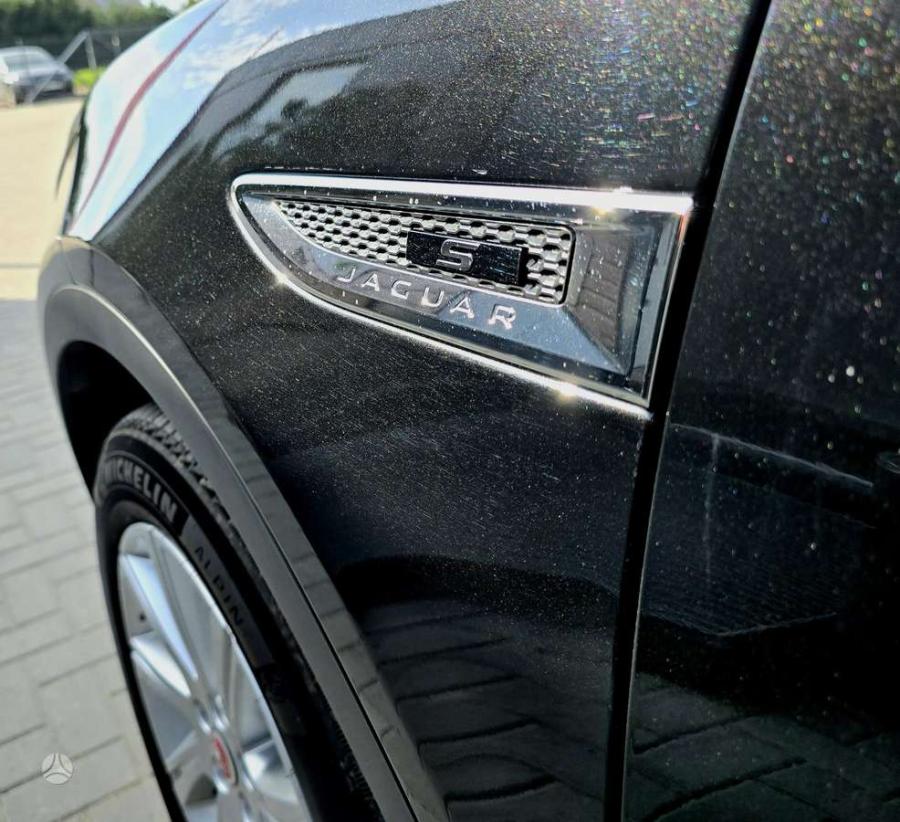 Black Jaguar E-Pace 2019 in Taurage, with an engine capacity of 2.00 L and mileage of 54 thousand km for 13400 €, photo 24 on AUTOMOTO.COM.LV