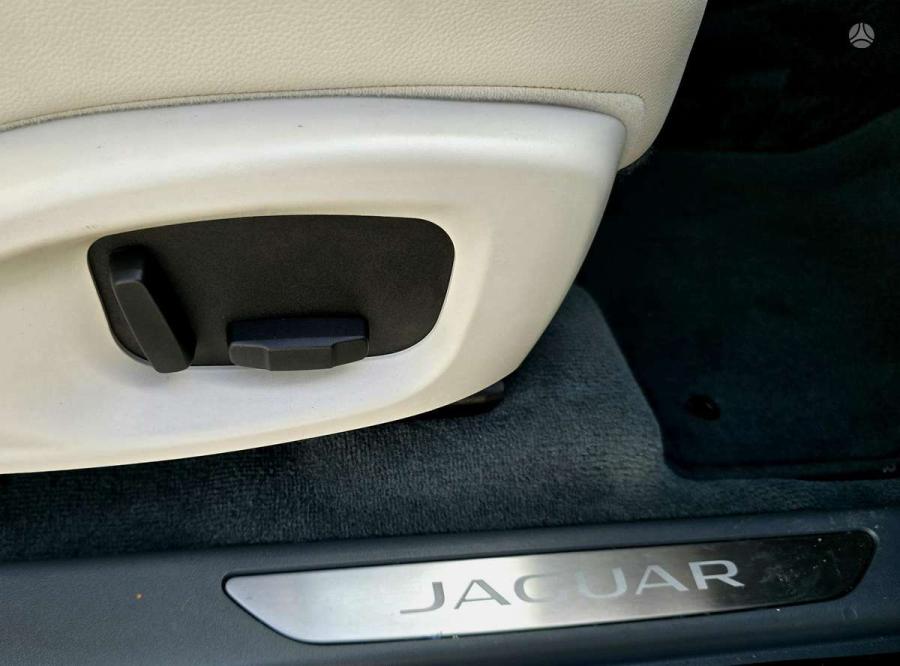 Black Jaguar E-Pace 2019 in Taurage, with an engine capacity of 2.00 L and mileage of 54 thousand km for 13400 €, photo 29 on AUTOMOTO.COM.LV