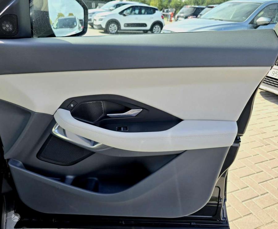 Black Jaguar E-Pace 2019 in Taurage, with an engine capacity of 2.00 L and mileage of 54 thousand km for 13400 €, photo 36 on AUTOMOTO.COM.LV