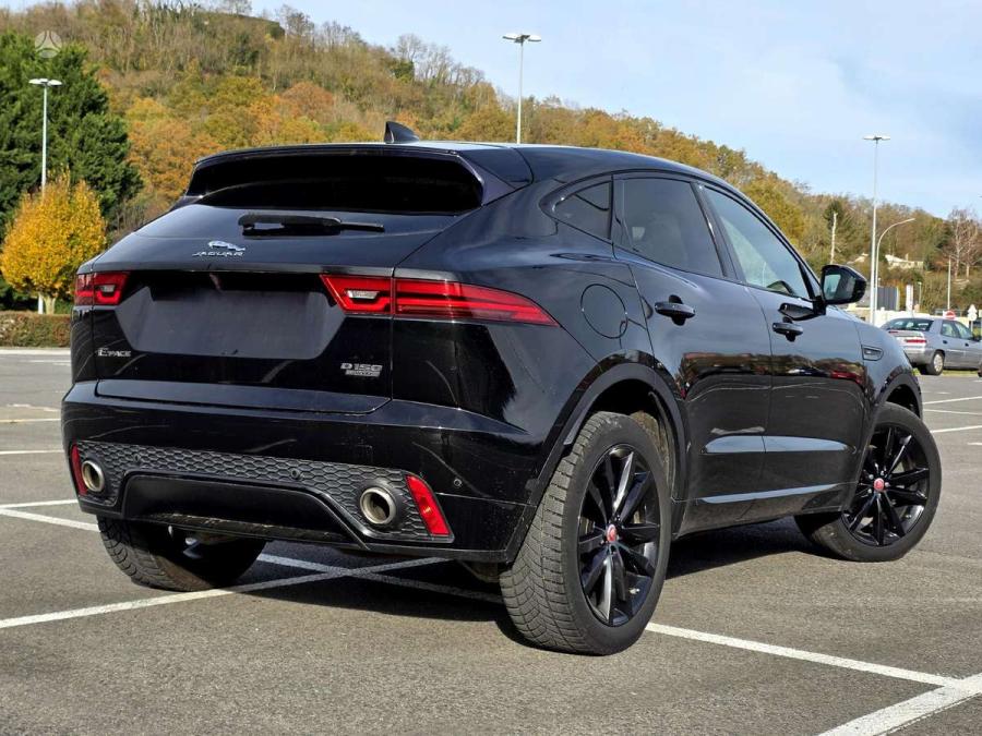 Черный Ягуар E-Pace 2020 в Таураге, объемом двигателя 2.00 л и пробегом 166 тыс. км за 13000 €, фото 5 на AUTOMOTO.COM.LV