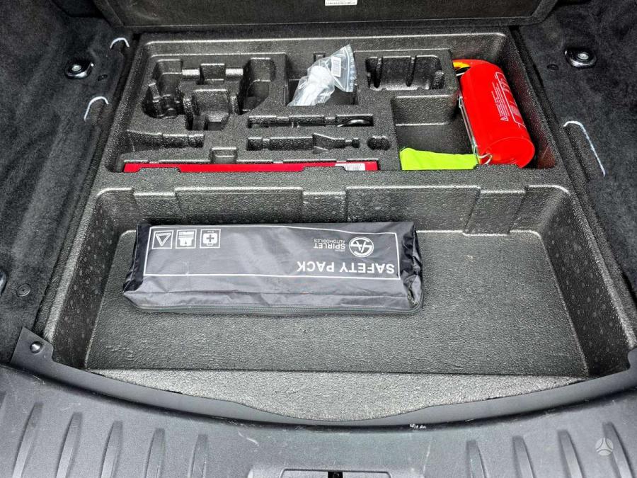 Melns Jaguar E-Pace 2020 Tauragė, ar dzinēja tilpumu 2.00 L un nobraukumu 160 tūkst. km par 13800 €, foto 17 vietnē AUTOMOTO.COM.LV