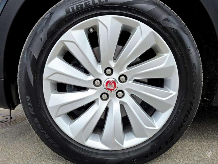 Melns Jaguar E-Pace 2020 Tauragė, ar dzinēja tilpumu 2.00 L un nobraukumu 160 tūkst. km par 13800 €, foto 55 vietnē AUTOMOTO.COM.LV