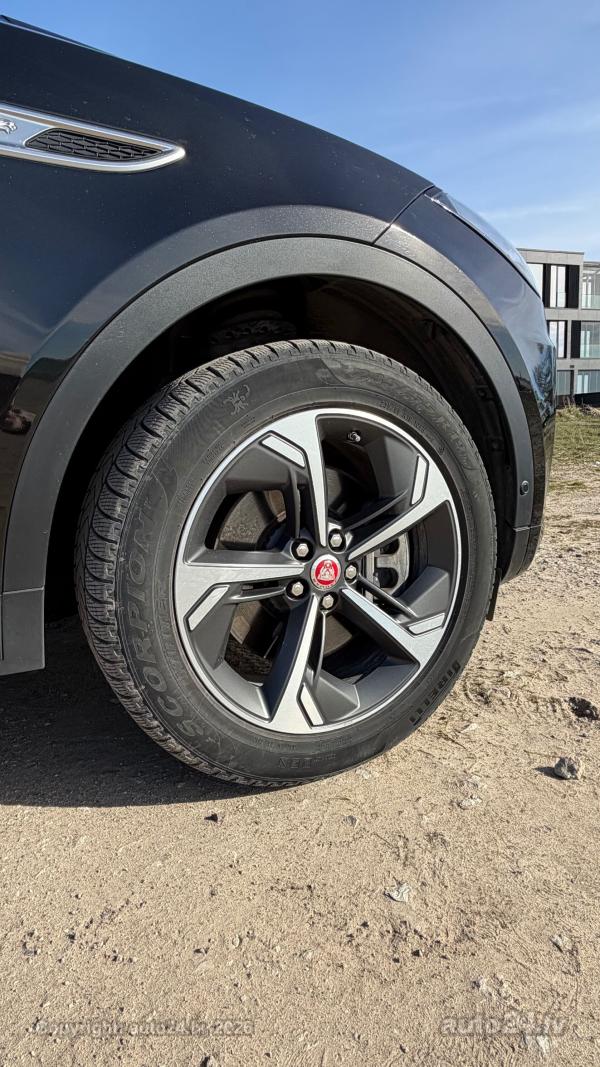 Black Jaguar E-Pace 2021 in Tallinn, with an engine capacity of 2.00 L and mileage of 79 thousand km for 31900 €, photo 3 on AUTOMOTO.COM.LV