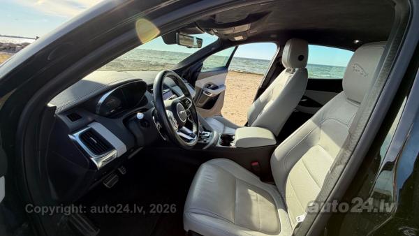 Black Jaguar E-Pace 2021 in Tallinn, with an engine capacity of 2.00 L and mileage of 79 thousand km for 31900 €, photo 7 on AUTOMOTO.COM.LV