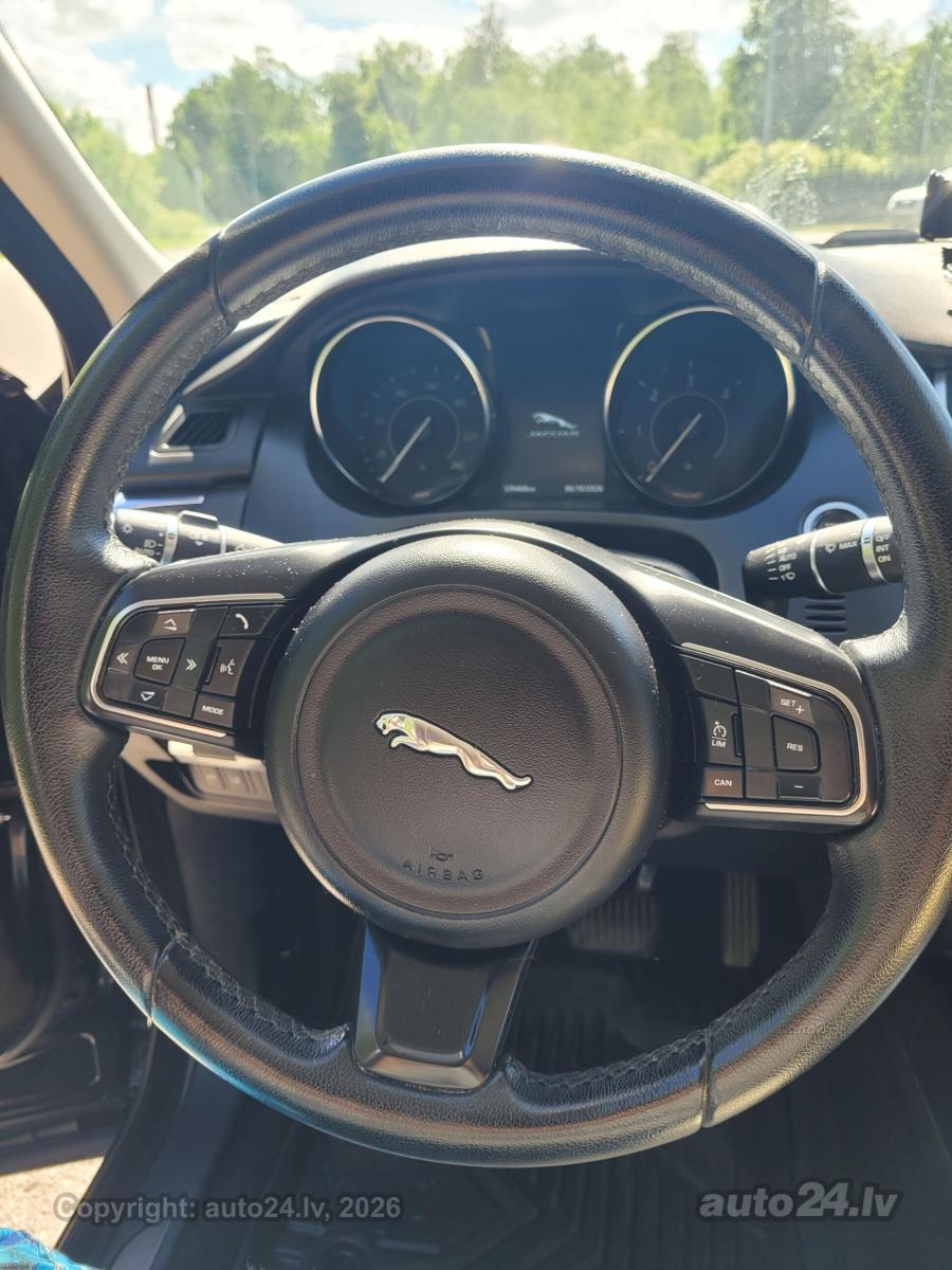 Melns Jaguar E-Pace 2019 Tallina, ar dzinēja tilpumu 2.00 L un nobraukumu 128 tūkst. km par 18500 €, foto 1 vietnē AUTOMOTO.COM.LV
