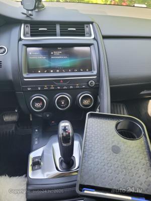 Melns Jaguar E-Pace 2019 Tallina, ar dzinēja tilpumu 2.00 L un nobraukumu 128 tūkst. km par 18500 €, foto 4 vietnē AUTOMOTO.COM.LV