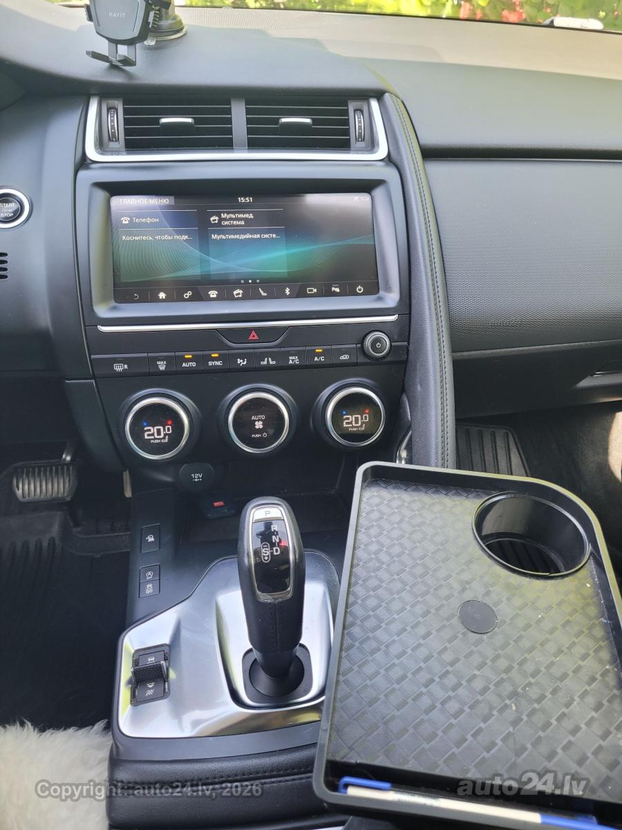 Melns Jaguar E-Pace 2019 Tallina, ar dzinēja tilpumu 2.00 L un nobraukumu 128 tūkst. km par 18500 €, foto 4 vietnē AUTOMOTO.COM.LV