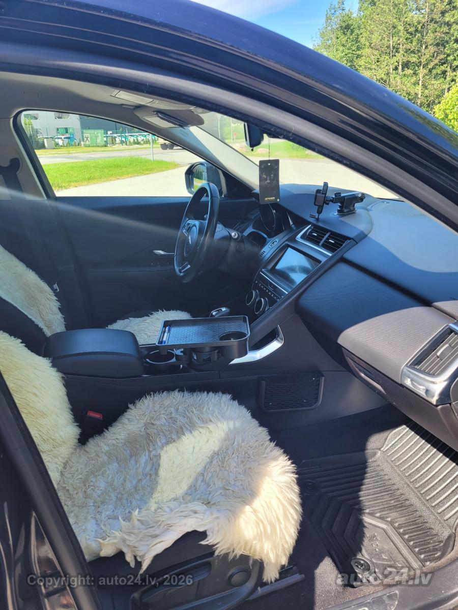Melns Jaguar E-Pace 2019 Tallina, ar dzinēja tilpumu 2.00 L un nobraukumu 128 tūkst. km par 18500 €, foto 9 vietnē AUTOMOTO.COM.LV