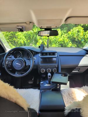 Melns Jaguar E-Pace 2019 Tallina, ar dzinēja tilpumu 2.00 L un nobraukumu 128 tūkst. km par 18500 €, foto 12 vietnē AUTOMOTO.COM.LV