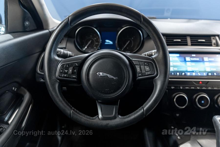 Melns Jaguar E-Pace 2019 Tallina, ar dzinēja tilpumu 2.00 L un nobraukumu 133 tūkst. km par 16990 €, foto 10 vietnē AUTOMOTO.COM.LV