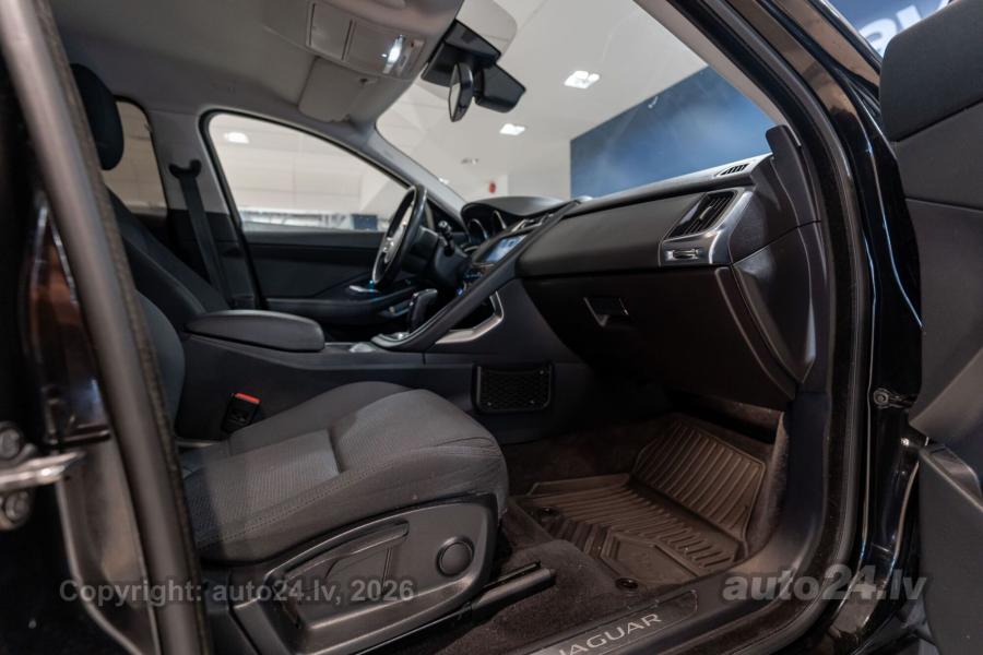 Melns Jaguar E-Pace 2019 Tallina, ar dzinēja tilpumu 2.00 L un nobraukumu 133 tūkst. km par 16990 €, foto 16 vietnē AUTOMOTO.COM.LV