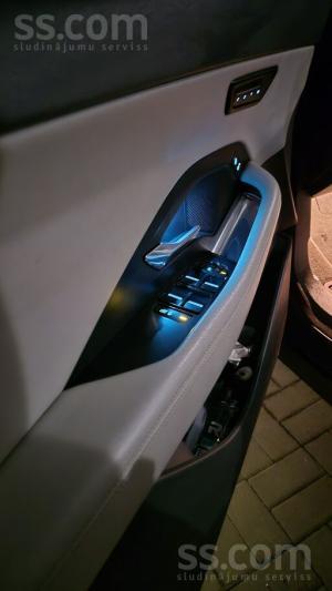 Blue Jaguar E-Pace 2018 in Riga, with an engine capacity of 2.00 L and mileage of 104 thousand km for 18500 €, photo 9 on AUTOMOTO.COM.LV