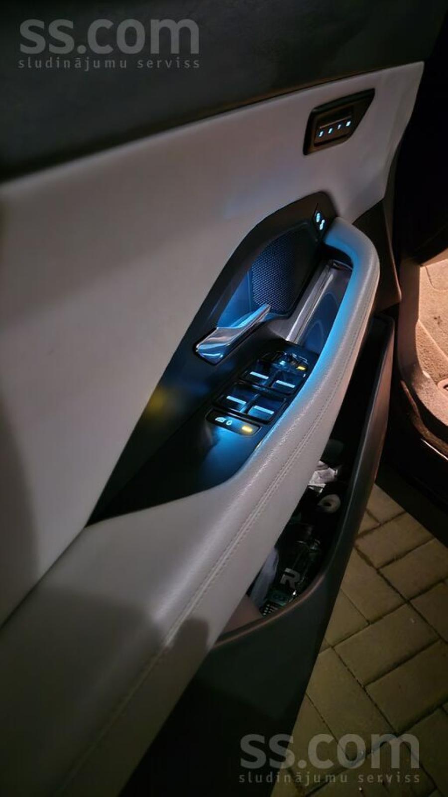 Blue Jaguar E-Pace 2018 in Riga, with an engine capacity of 2.00 L and mileage of 104 thousand km for 18500 €, photo 9 on AUTOMOTO.COM.LV