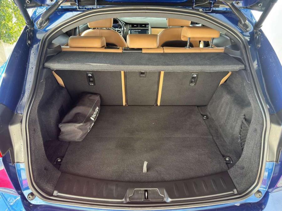 Blue Jaguar E-Pace 2022 in Siauliai, with an engine capacity of 2.00 L and mileage of 81 thousand km for 28900 €, photo 8 on AUTOMOTO.COM.LV