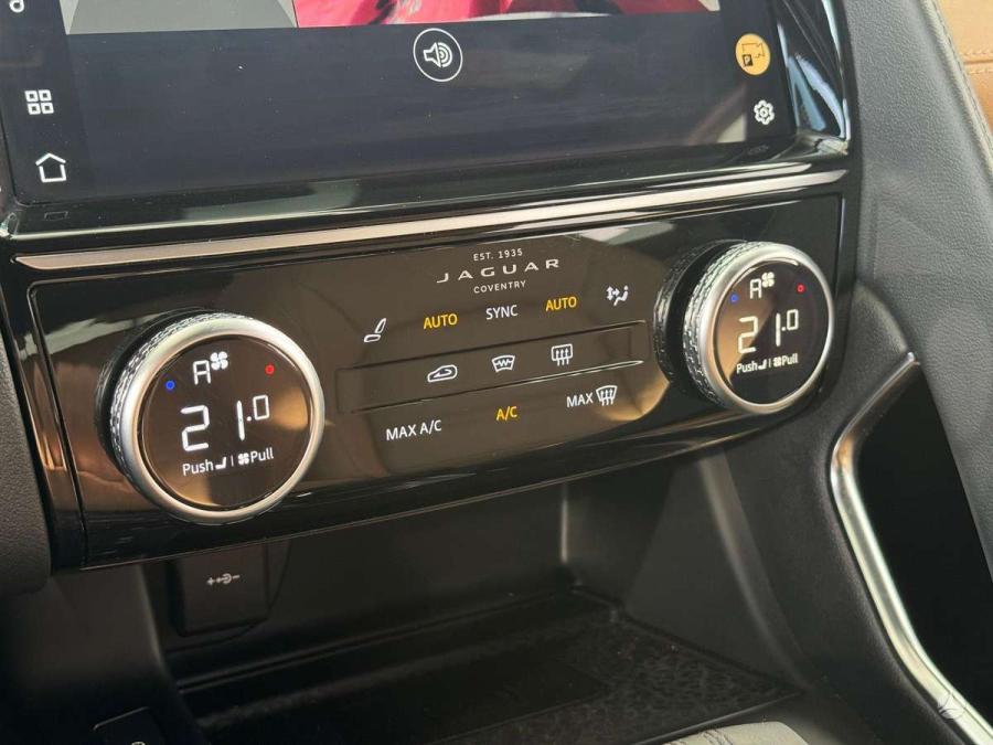 Blue Jaguar E-Pace 2022 in Siauliai, with an engine capacity of 2.00 L and mileage of 81 thousand km for 28900 €, photo 23 on AUTOMOTO.COM.LV