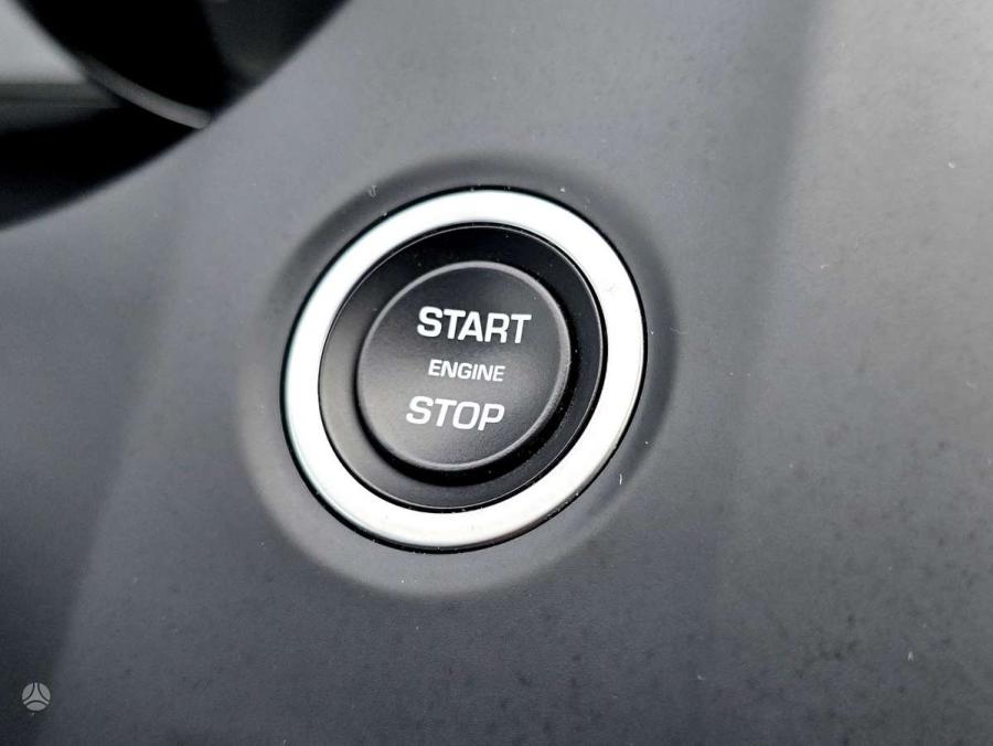 Jaguar E-Pace 2018 in Taurage, with an engine capacity of 2.00 L and mileage of 139 thousand km for 12900 €, photo 42 on AUTOMOTO.COM.LV