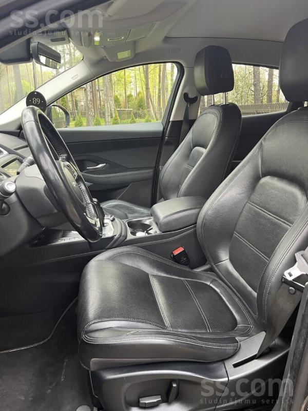 Grey Jaguar E-Pace 2018 in Riga, with an engine capacity of 2.00 L and mileage of 173 thousand km for 14590 €, photo 4 on AUTOMOTO.COM.LV