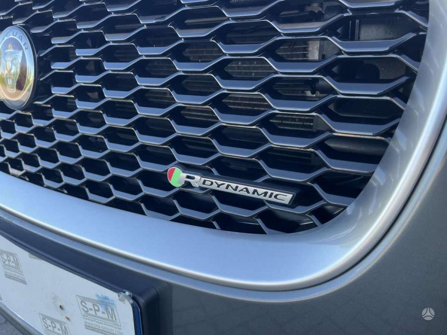 Pelēks Jaguar E-Pace 2018 Tauragė, ar dzinēja tilpumu 2.00 L un nobraukumu 123 tūkst. km par 12000 €, foto 11 vietnē AUTOMOTO.COM.LV